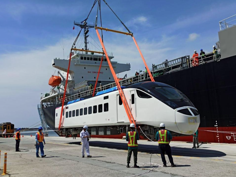 Modulift Spreader Beams Lift New Intercity Express “Bullet Train” in ...